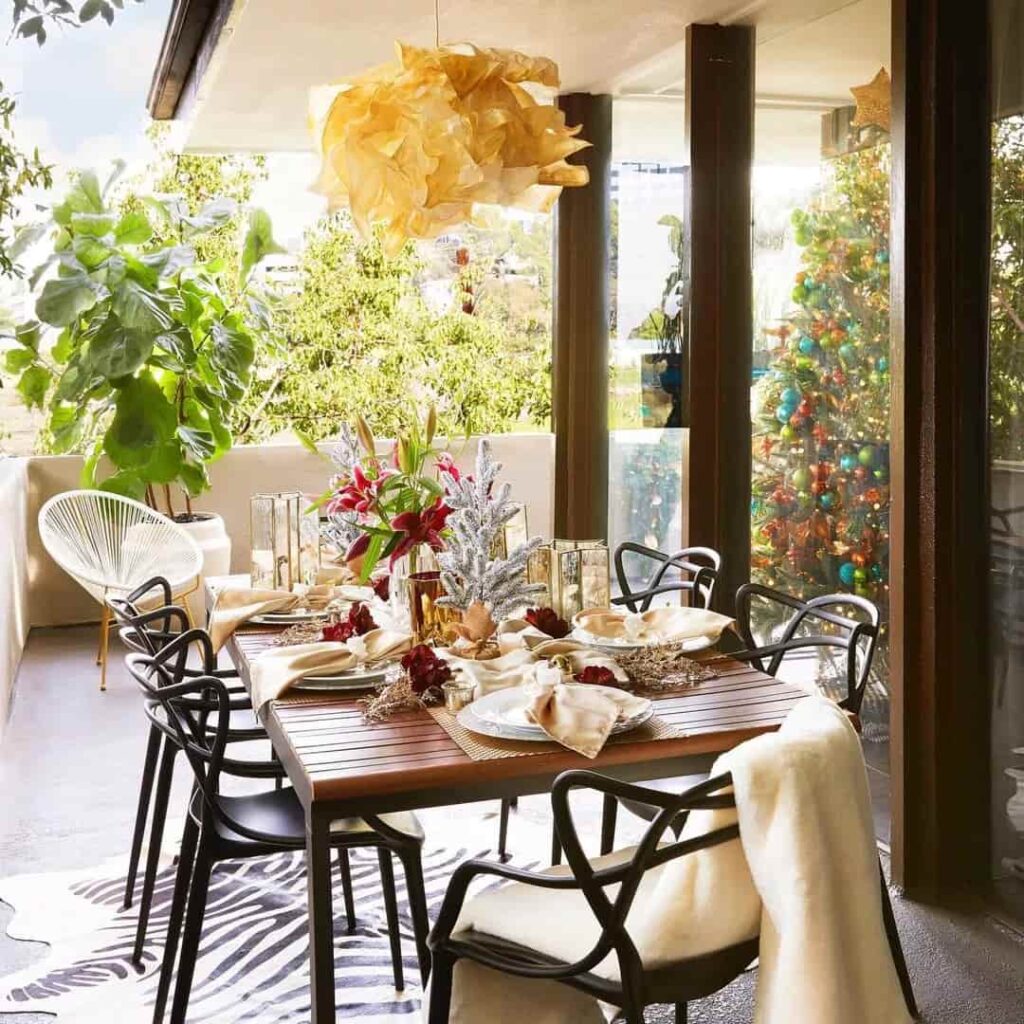 11 Ideas for Setting the Perfect Christmas Table | Extra Space Storage