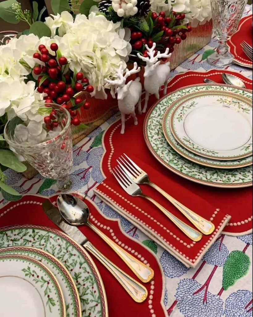11 Ideas for Setting the Perfect Christmas Table | Extra Space Storage