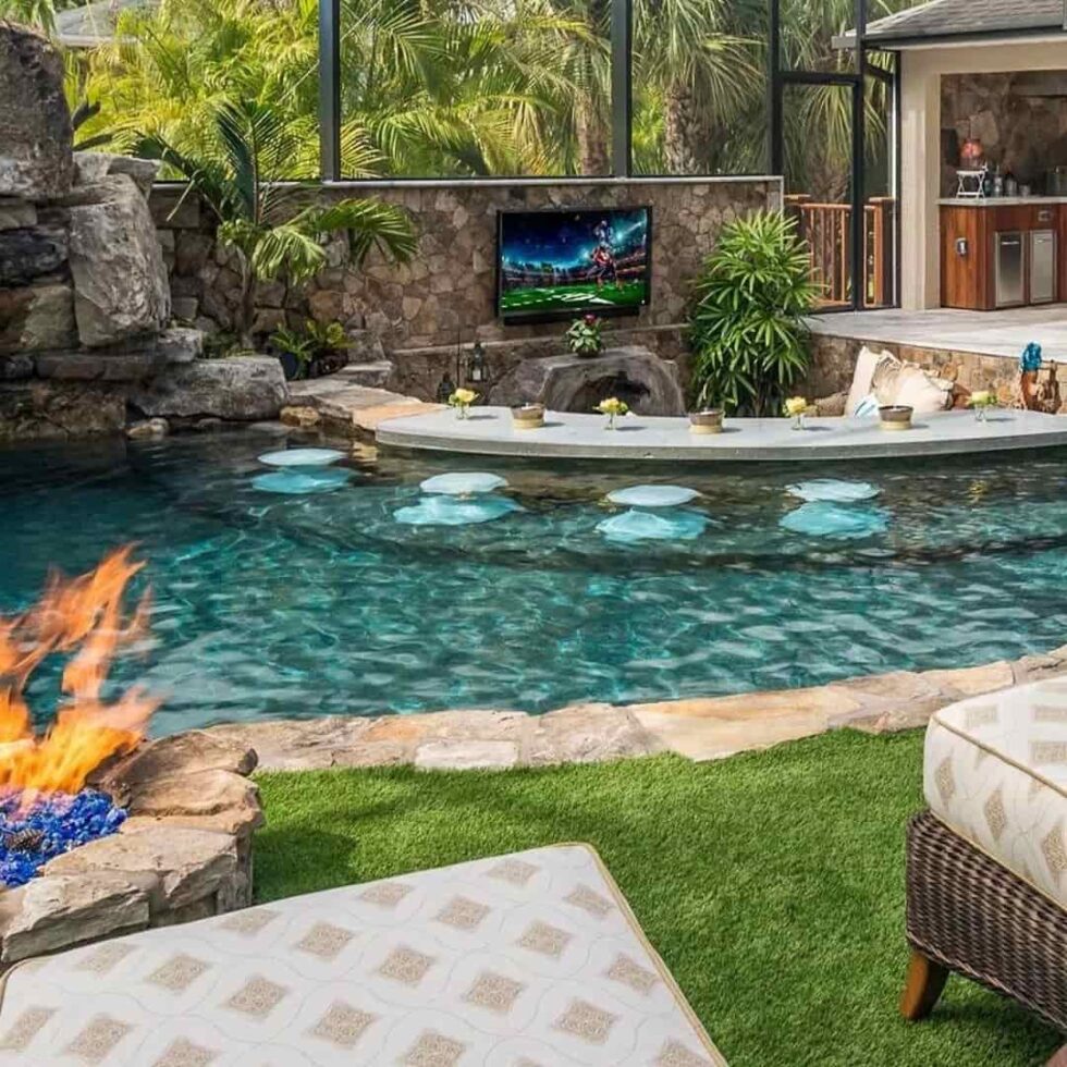 16 Luxury Pool Ideas To Upgrade Your Backyard | Extra Space Storage