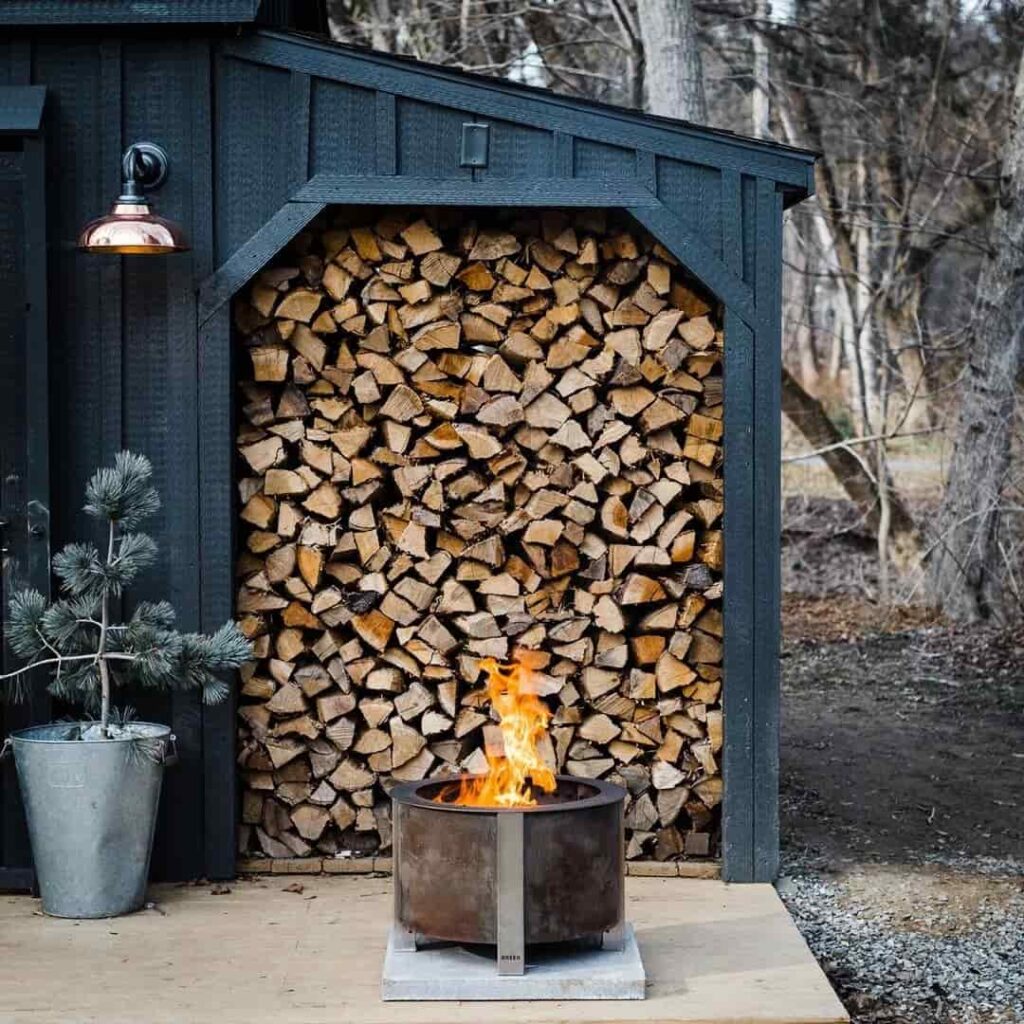 24 Creative Outdoor Fire Pit Ideas | Extra Space Storage