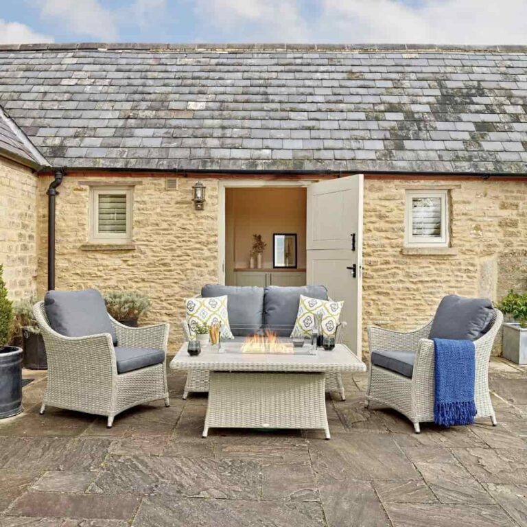 24 Creative Outdoor Fire Pit Ideas | Extra Space Storage